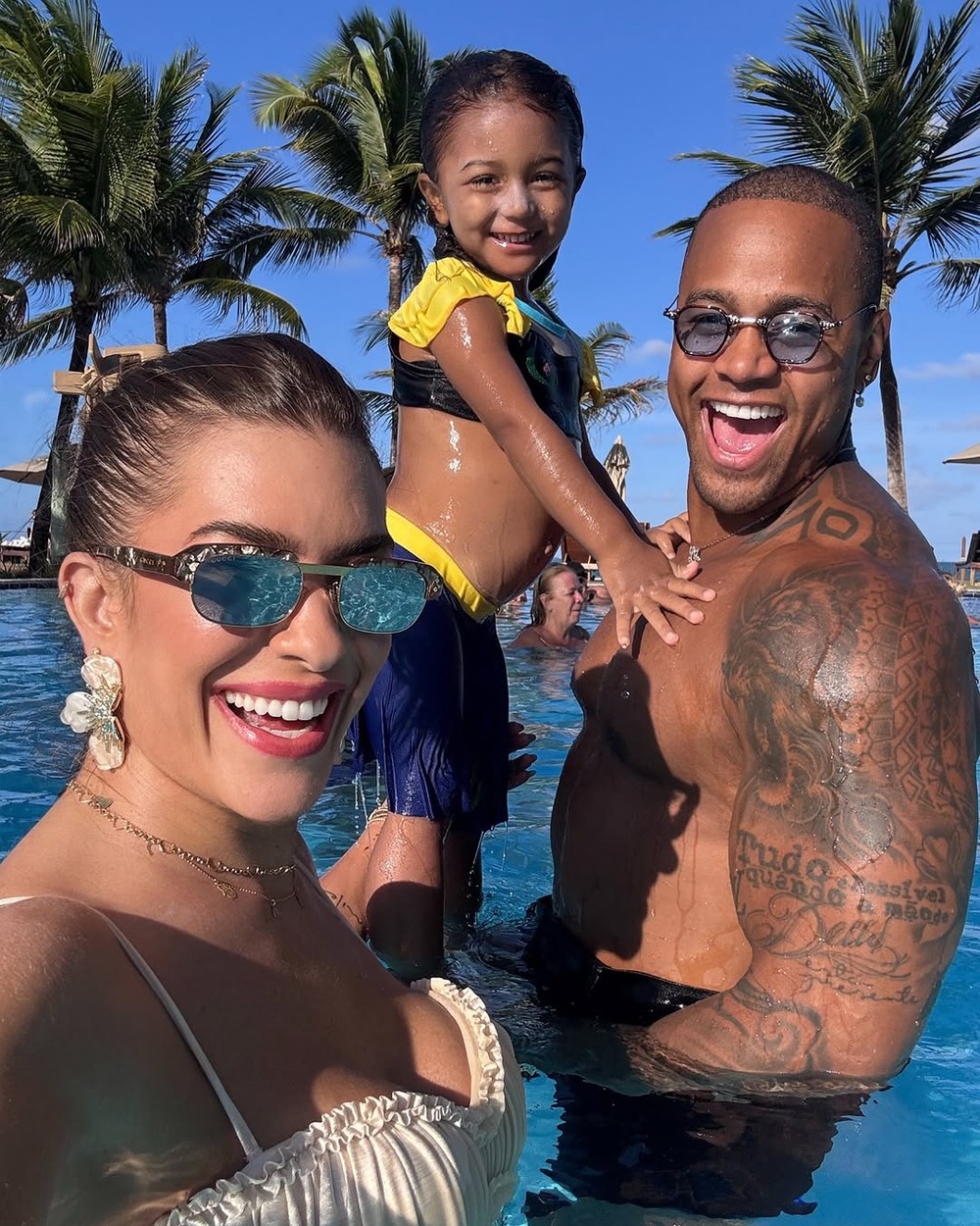 Lore Improta e Léo Santana curtem férias com a filha, Liz, no Nordeste; fotos