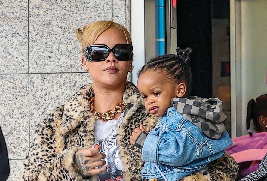 Rihanna faz aparição rara com o filho mais velho em Los Angeles
