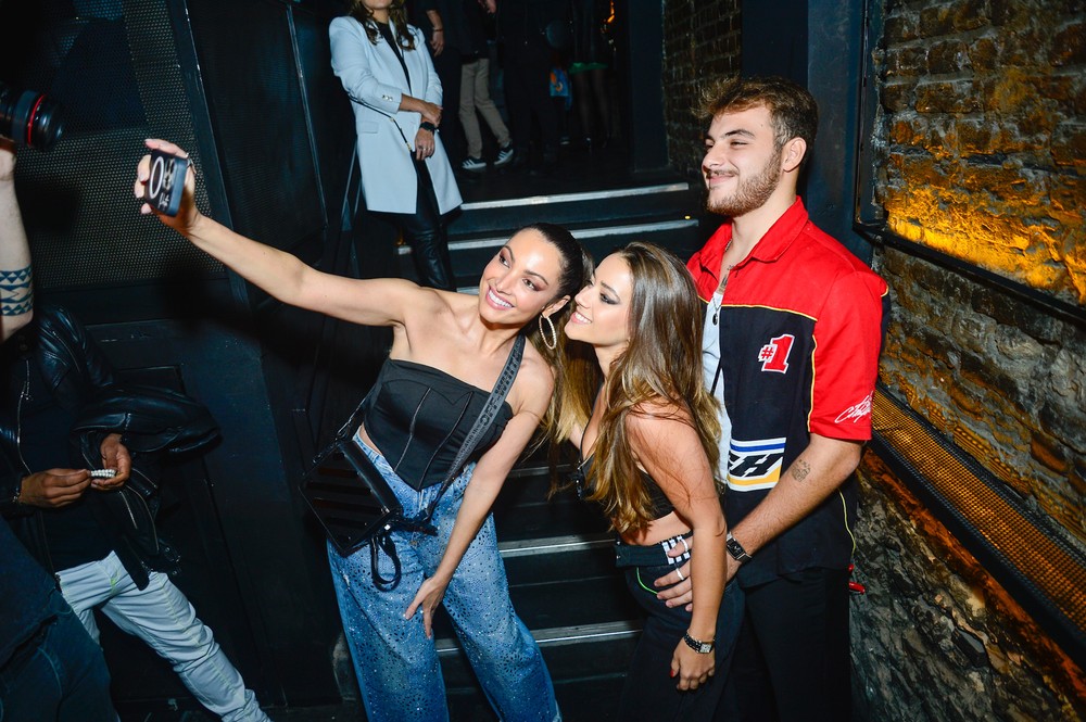 Patricia Poeta tieta filho DJ e posa com a nora em esquenta para o ...