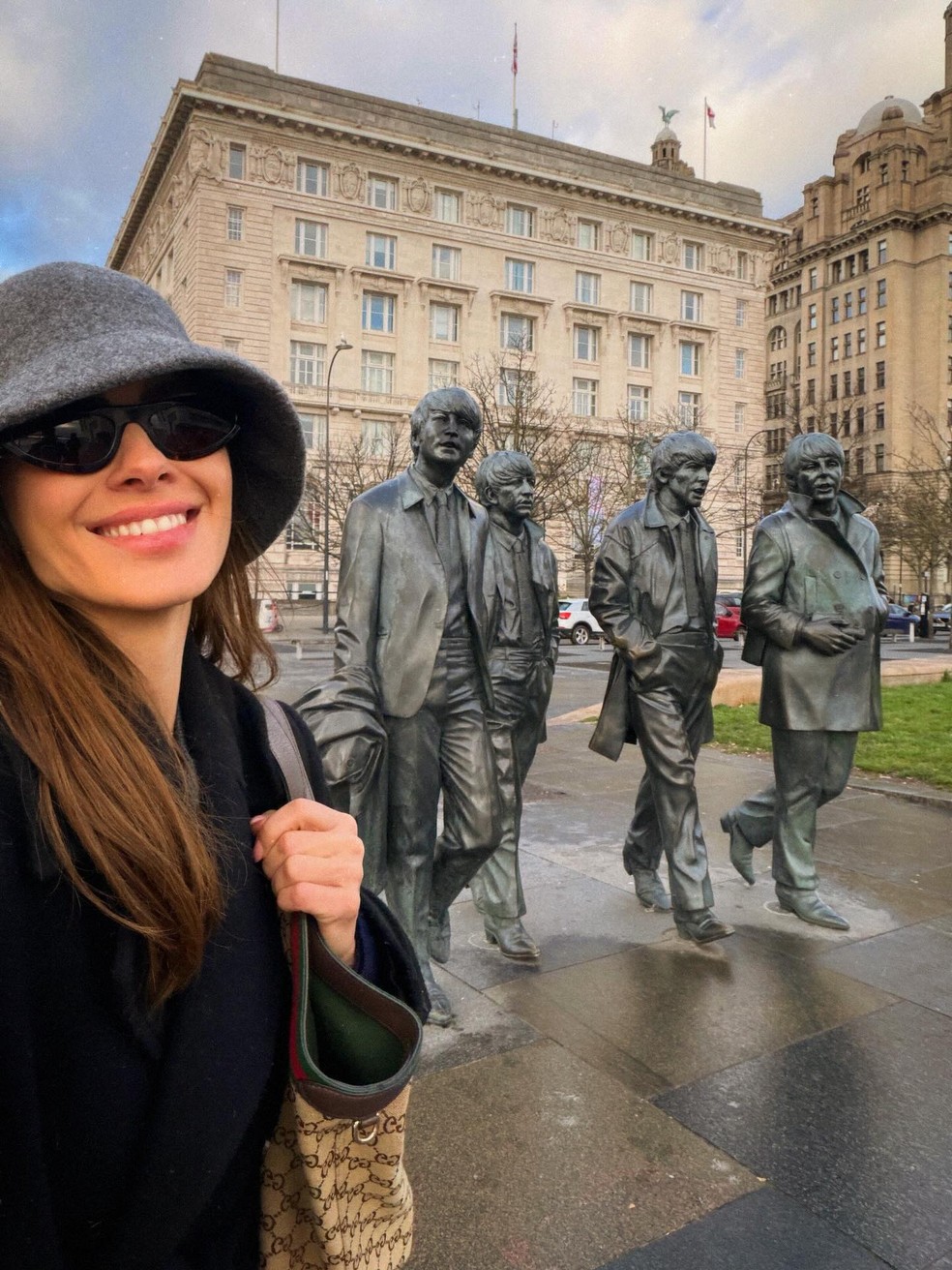 Carolina Dieckmmann abre álbum de férias com os filhos, na Inglaterra