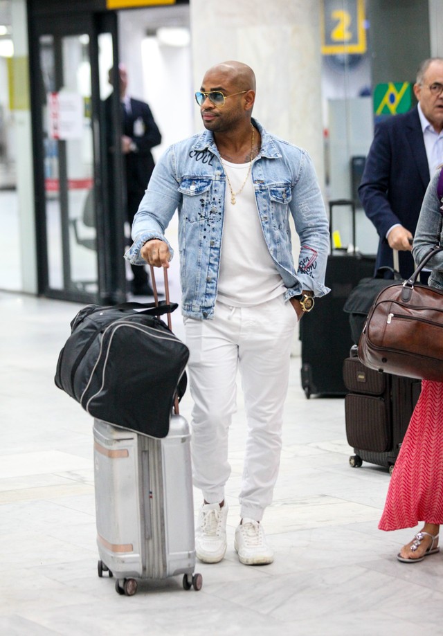 Cezar Black desembarca no Rio para final do BBB 23