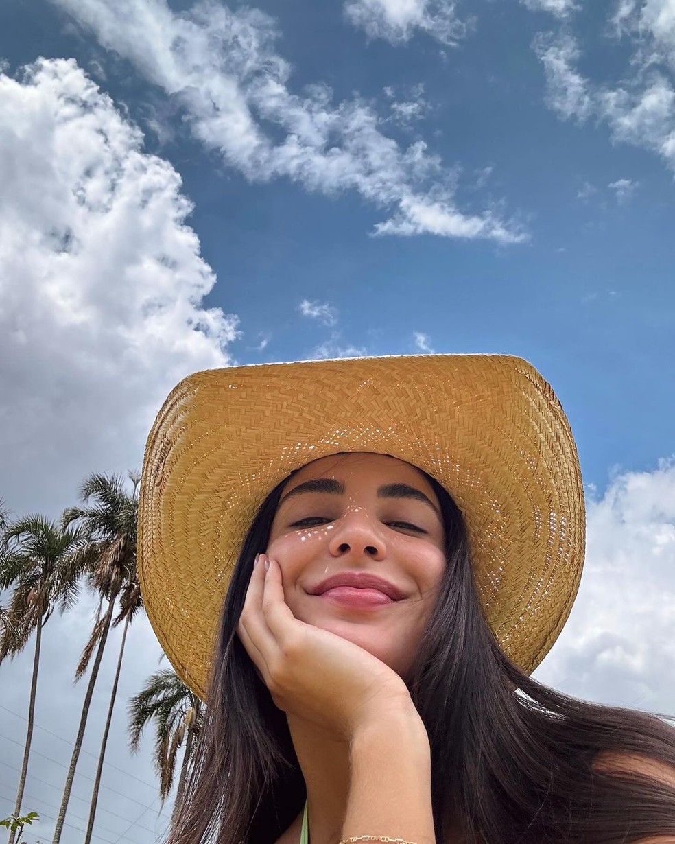 Gabriela Versiani abre álbum com Murilo Huff em fazenda com a família