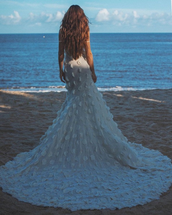 Sabrina Sato usa vestido de mais de R$ 14 mil para curtir Réveillon