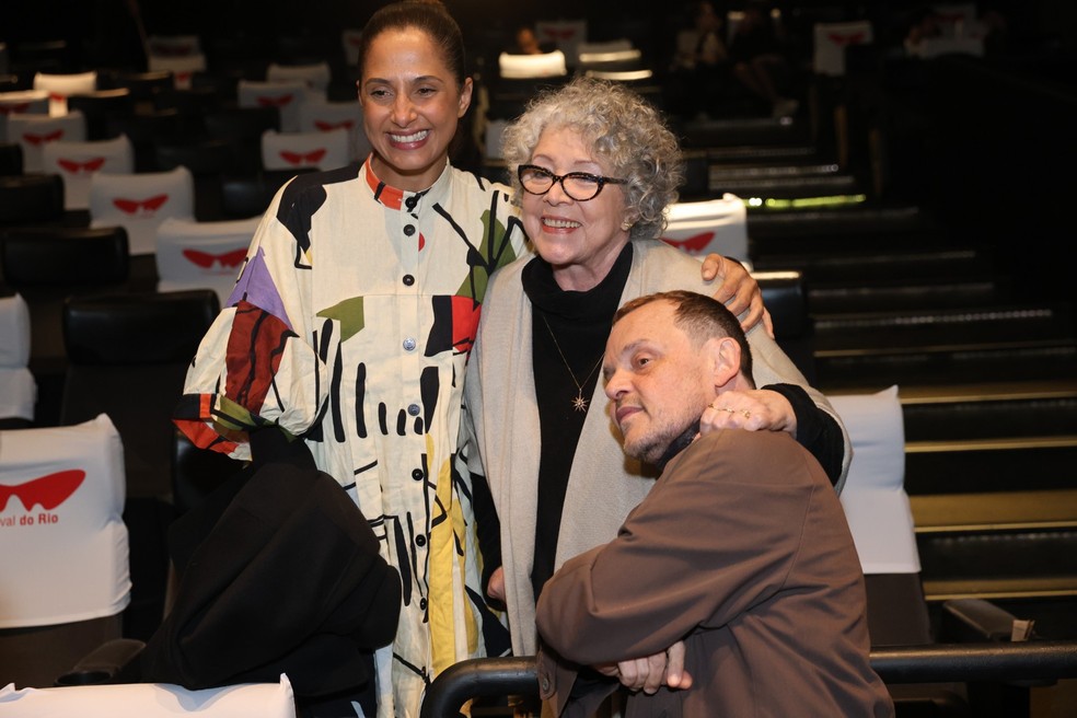 Ângela e Leandra Leal marcam presença na estreia do filme 'Nada a Fazer ...