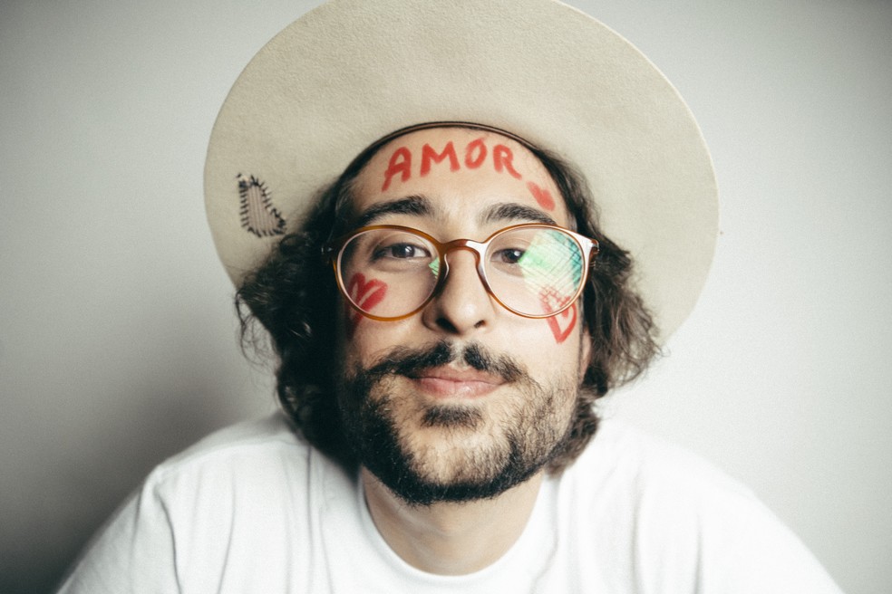 Zeeba celebra o amor em nova música e se prepara para lançar álbum