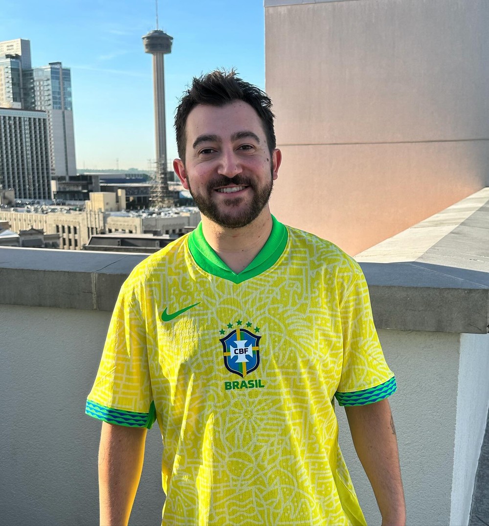 Ator de 'Todo Mundo Odeia o Chris' usa camisa em homenagem ao Brasil e ...