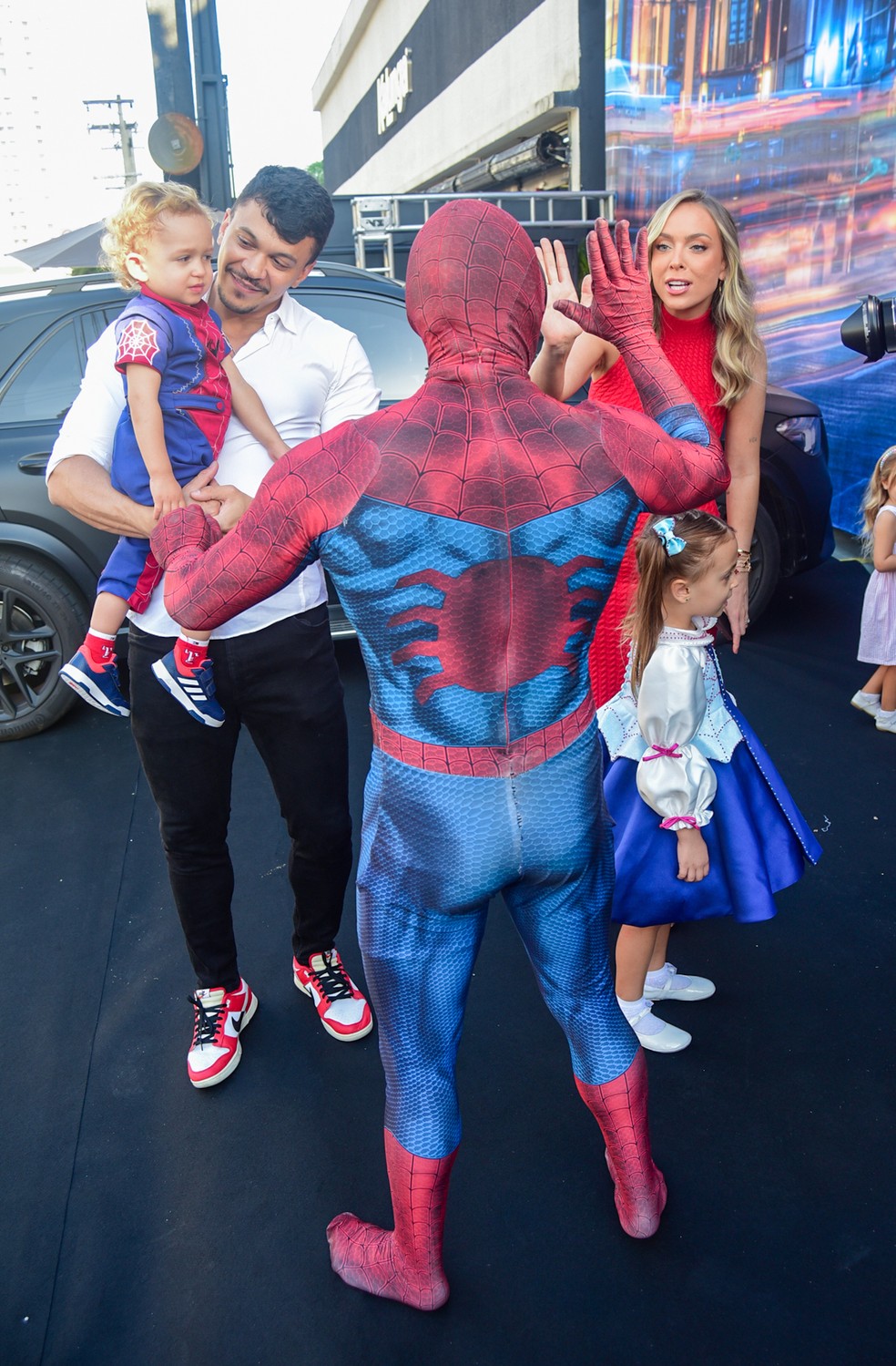 Filho de Tata Estaniecki e Júlio Cocielo, Caio ganha festão de 2 anos ...