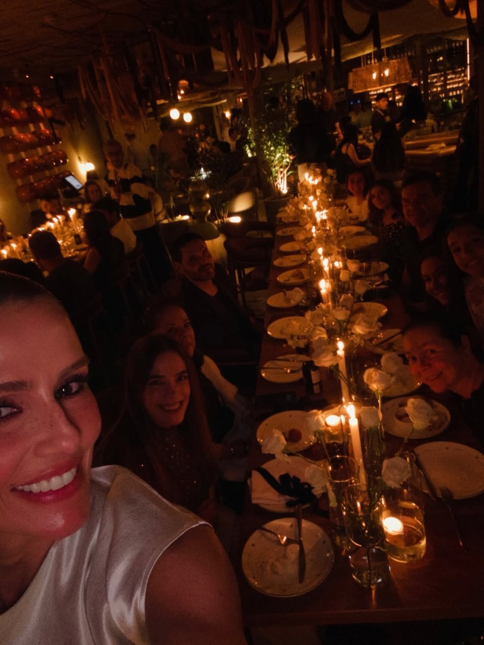 Deborah Secco abre álbum do aniversário com clique raro ao lado do ...