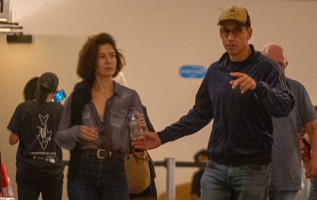 Em aparição rara, Marjorie Estiano vai ao cinema com o namorado, Marcio ...