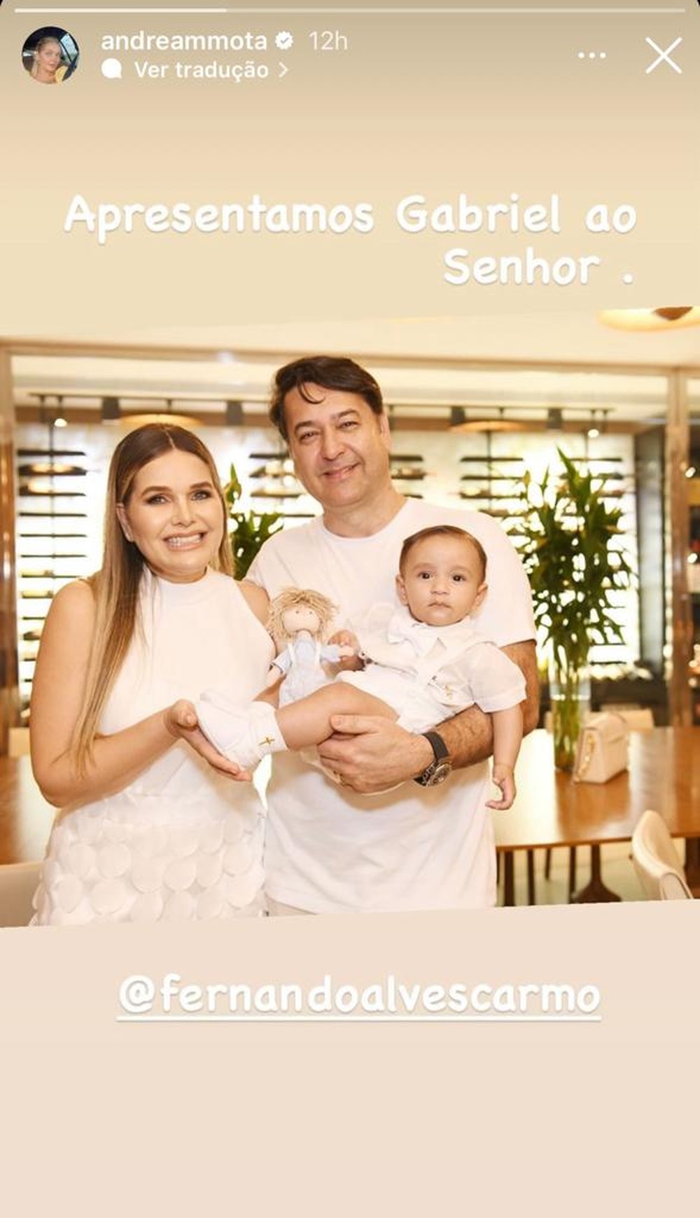 Viúva de Leandro, Andréa Mota reúne cinco filhos no batizado do caçula