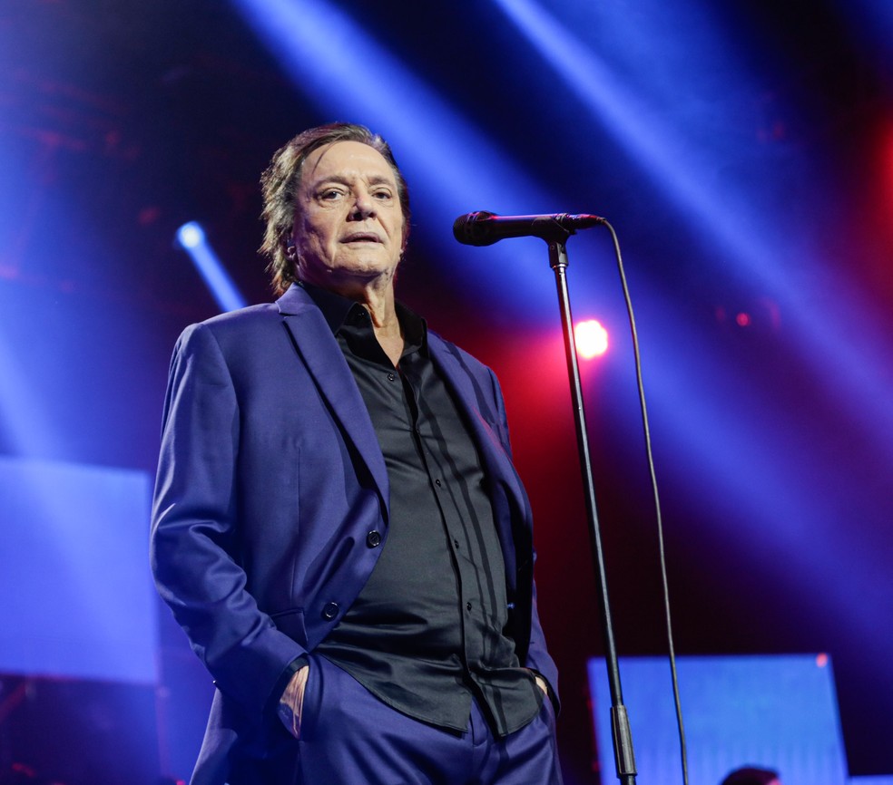 Fábio Jr. beija a esposa em bastidores de show em São Paulo; fotos