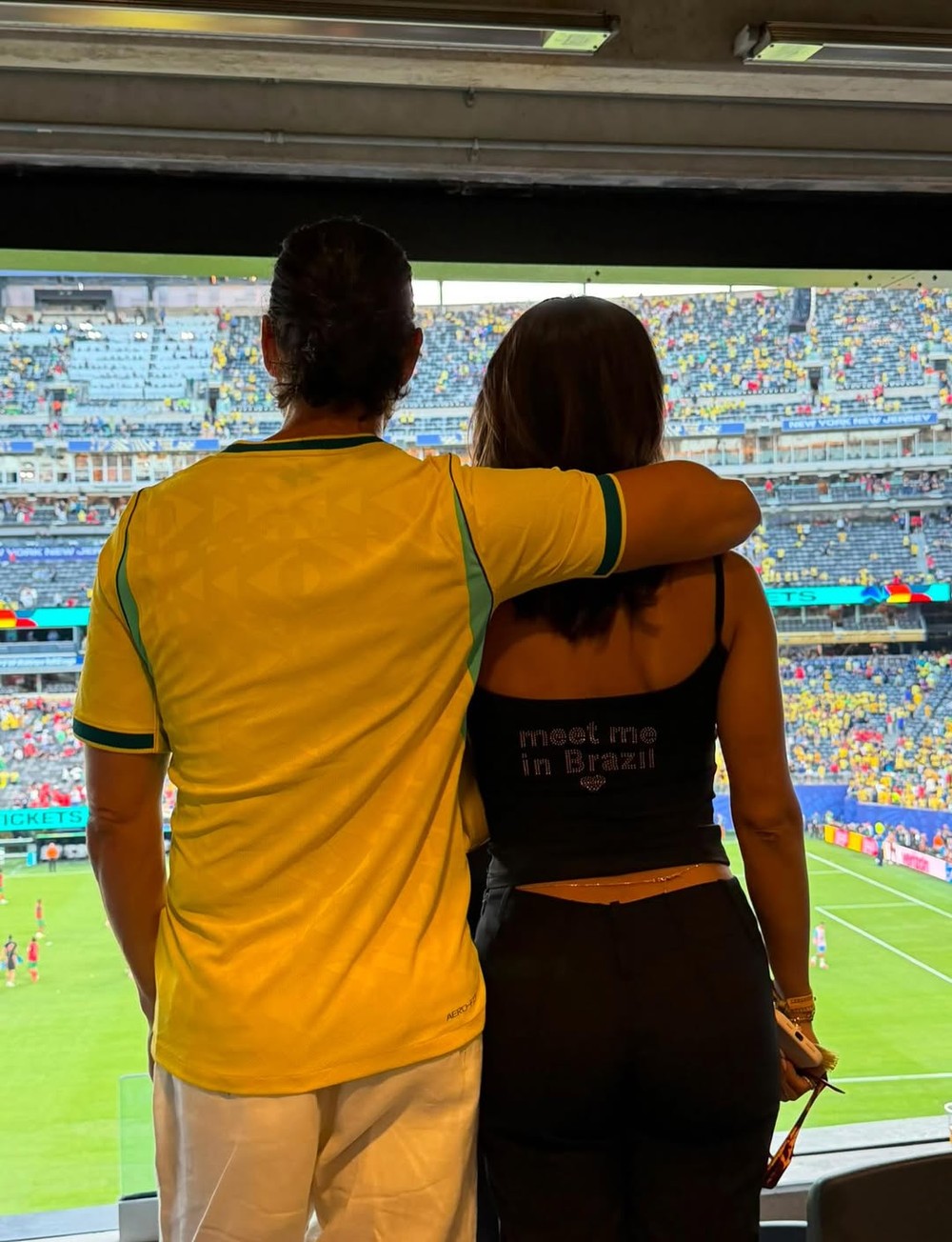 Anitta abre álbum e inclui foto abraçada com bilionário: 'Minha Copa ...