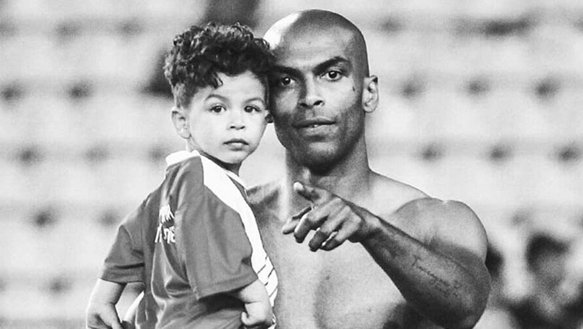 Aos 3 anos, filho do zagueiro Naldo morre após acidente de carro na Turquia