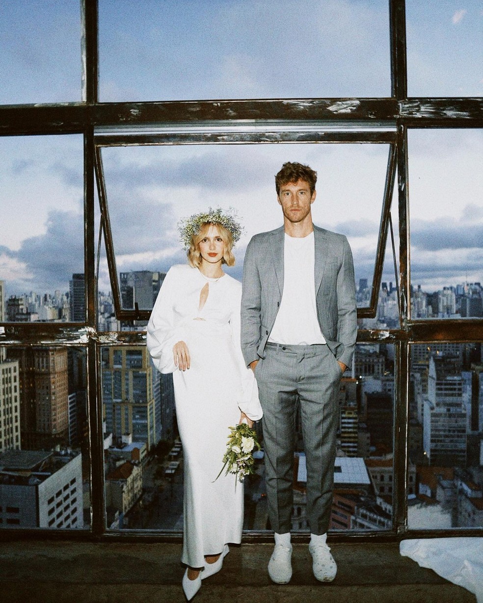 Rodrigo Calazans abre álbum de fotos de casamento com Isabella Scherer