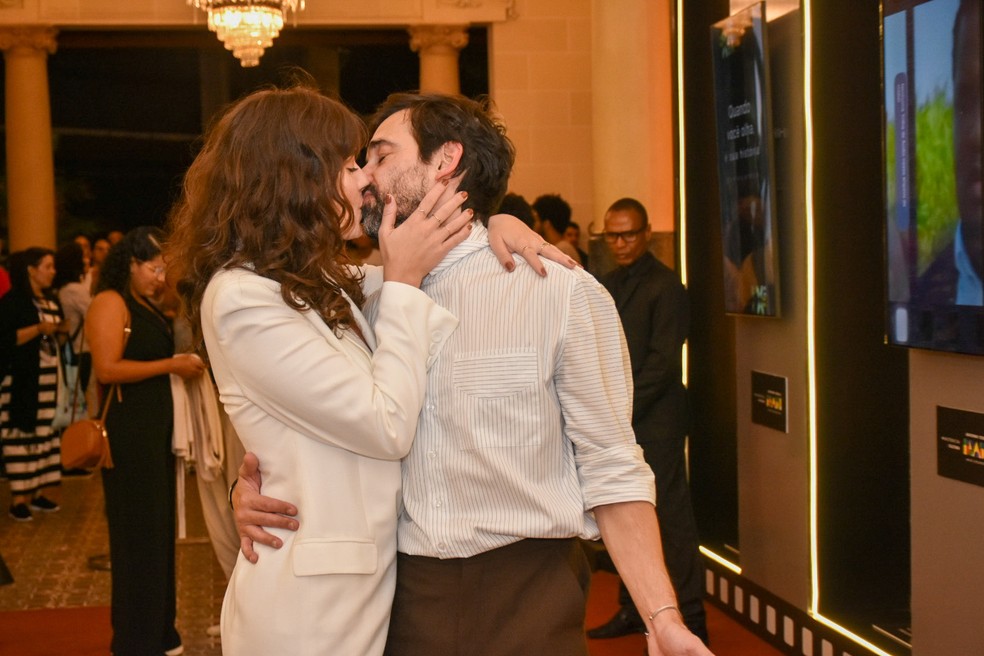 Júlio Andrade agradece esposa após receber homenagem no Cine PE: 'Se ...