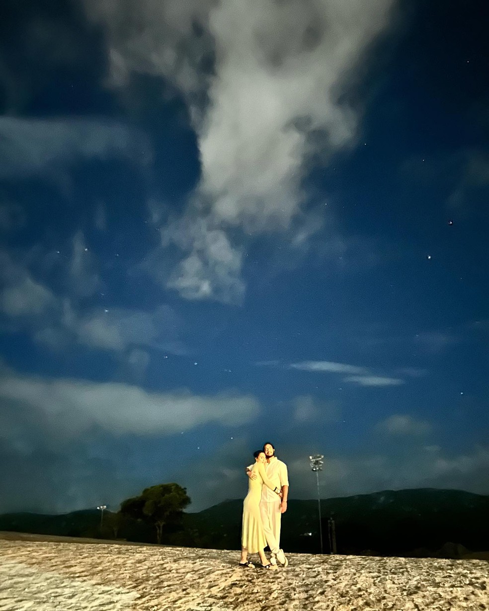 Rafa Kalimann e Allan Souza assumem namoro e posam agarradinhos; fotos