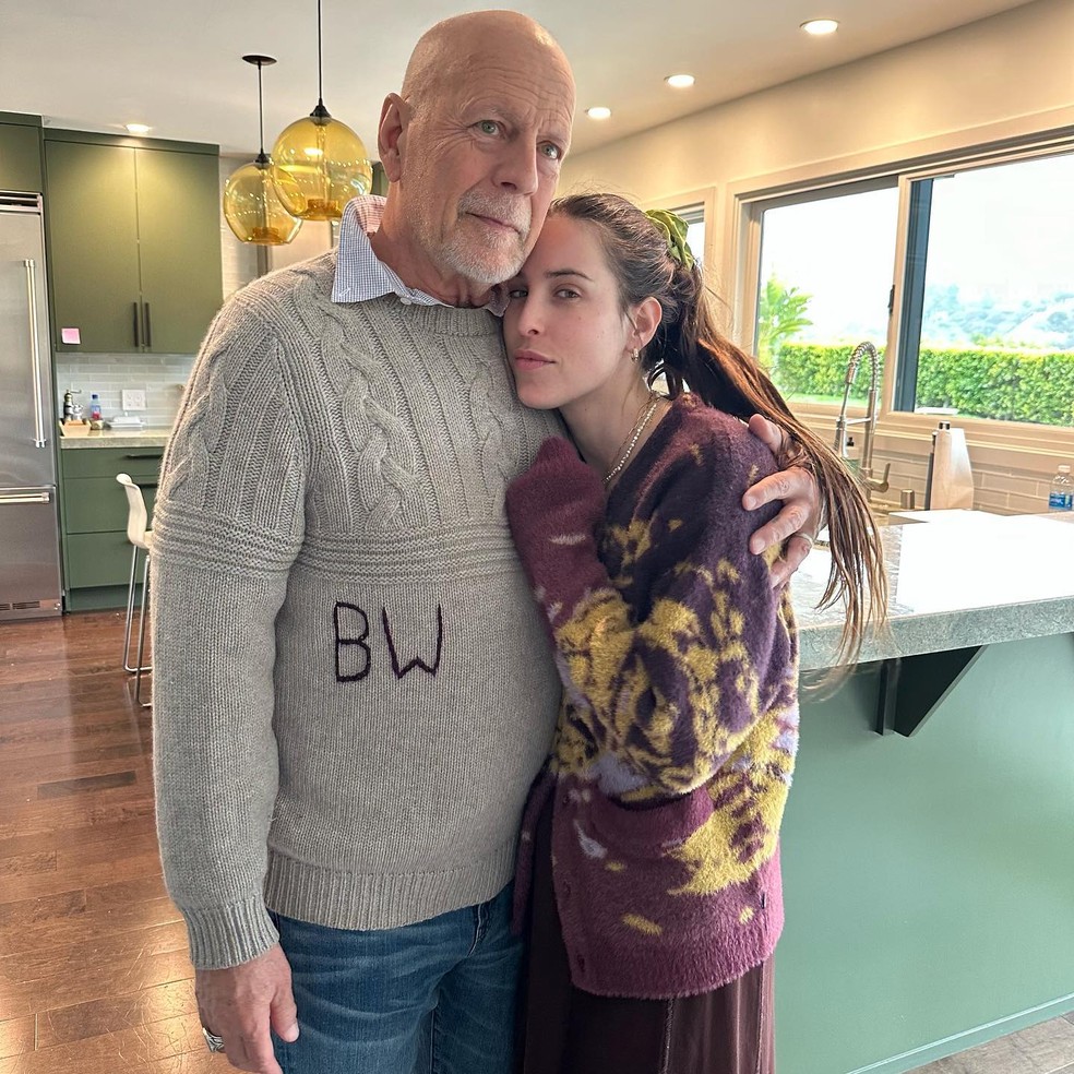 Grávida, filha de Bruce Willis mostra carinho do ator em aniversário de ...