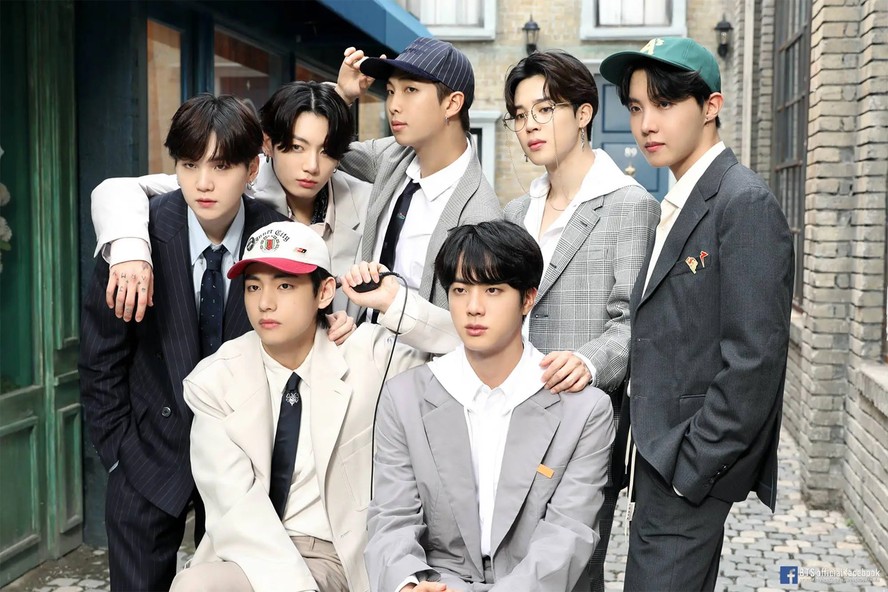 BTS anuncia transmissão de megashow ao vivo e documentário sobre o novo ...