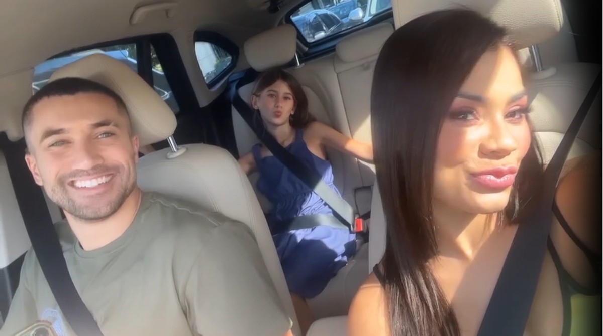 Lexa posta com namorado, Ricardo Vianna, e a filha de 8 anos dele; vídeo