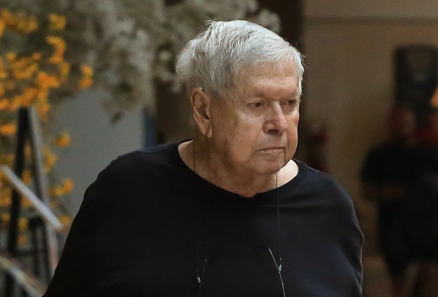 Boni faz aparição rara com a mulher e o filho caçula em passeio; confira