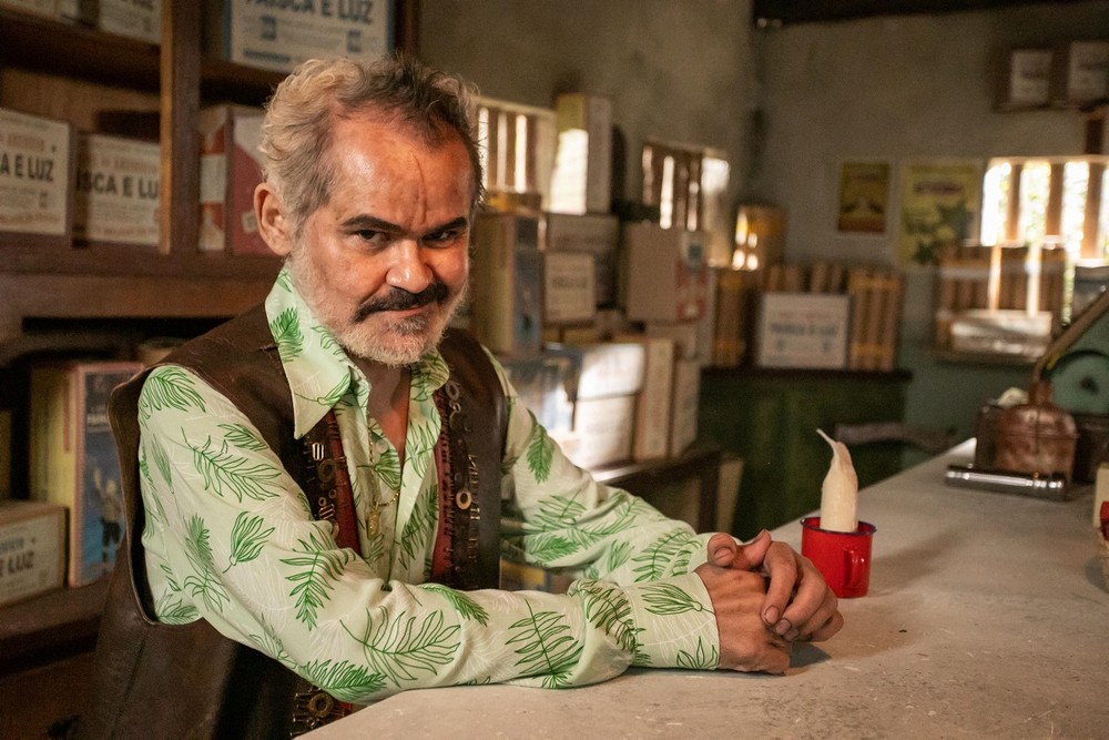 Saiba quem é Gero Camilo, a drag queen Lucía del Mar em 'Travessia'