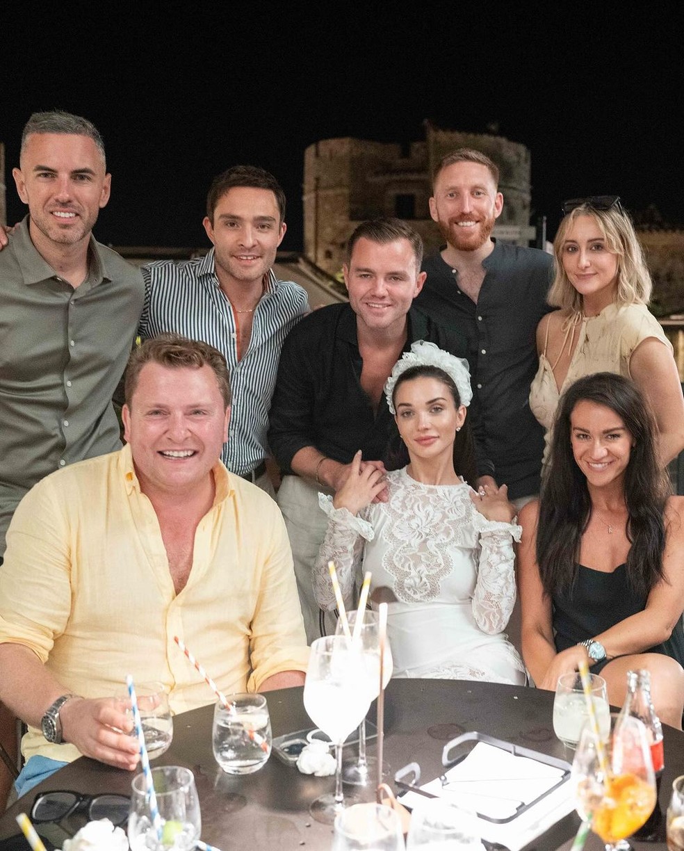 Ator de 'Gossip Girl' se casa em cerimônia intimista, e noiva ganha ...