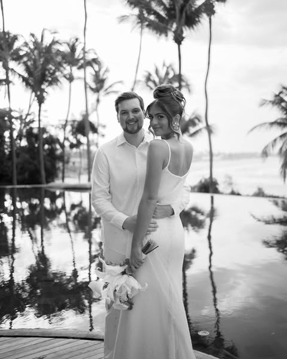 Com 'beijo de cinema', Luma Cesar, filha de César Filho, posta novas ...