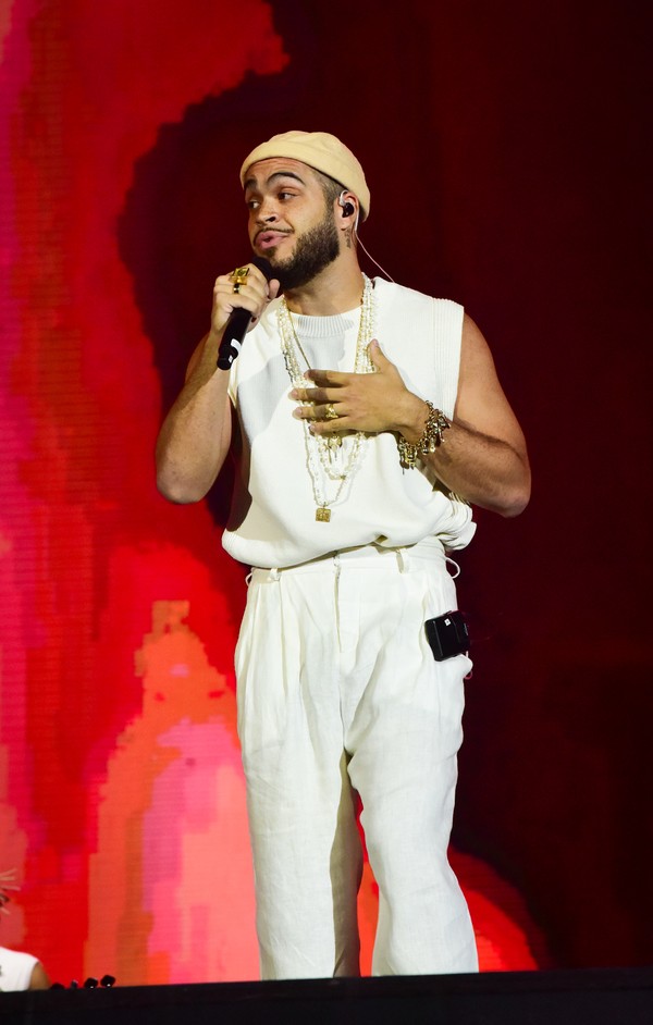 Após transformação física, Francisco Gil exibe músculos no Rock in Rio