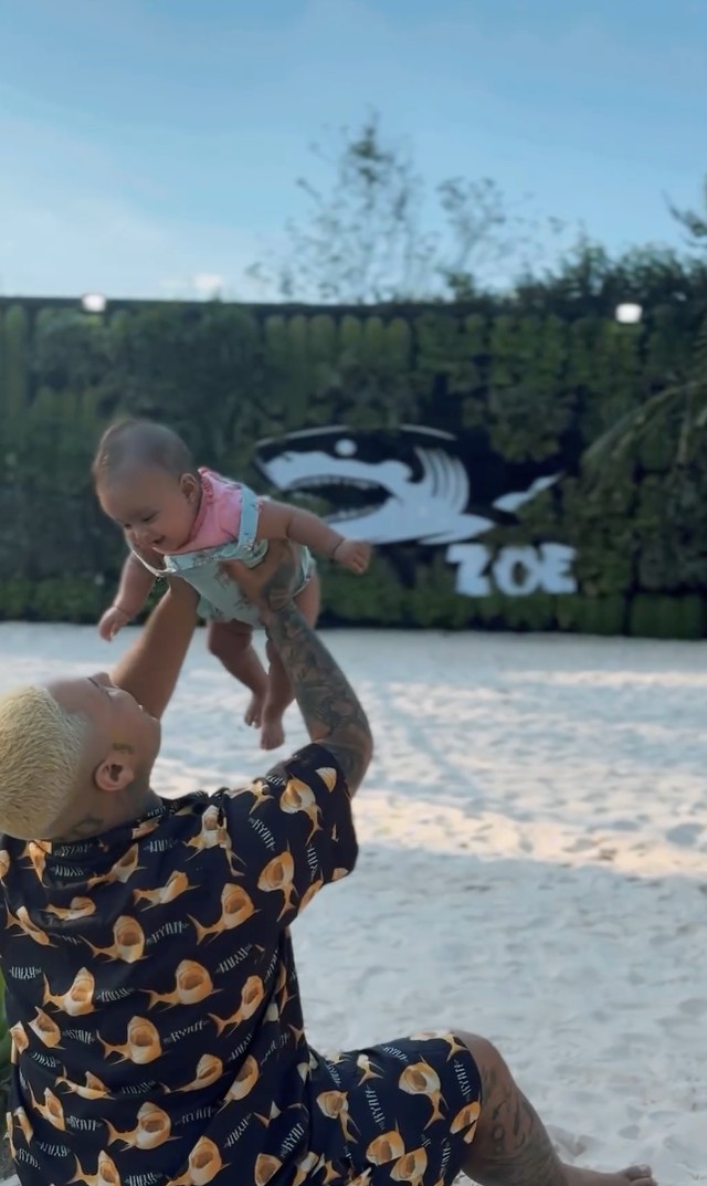 MC Ryan SP constrói lago artificial em mansão para a filha de seis meses