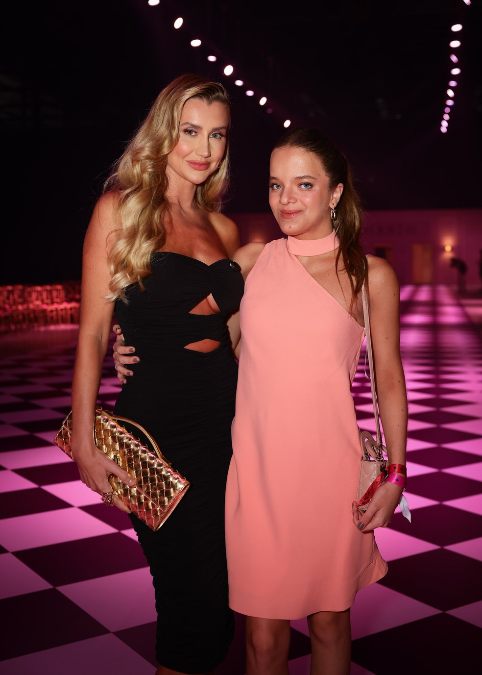 Estilosa, Rafaella Justus brilha em desfile com a madrasta, Ana Paula ...