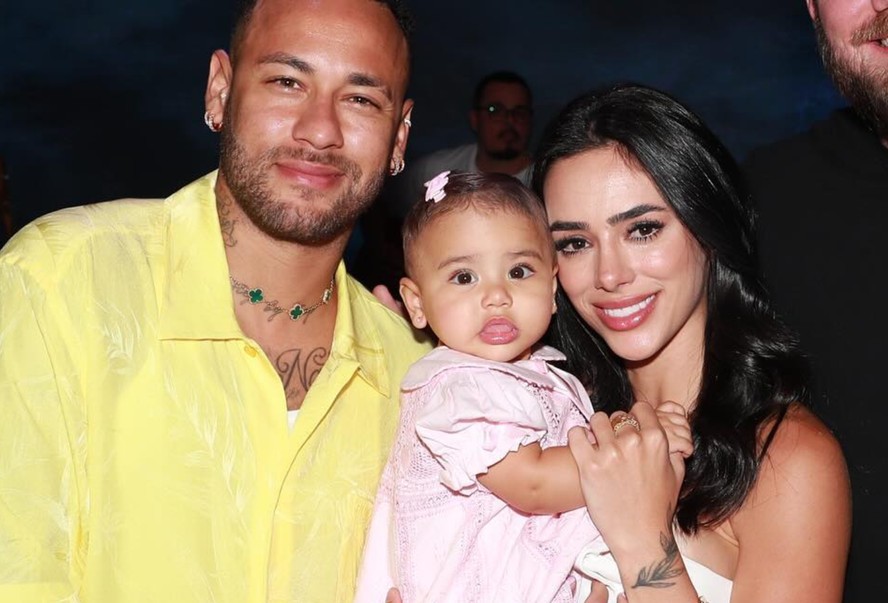 Bruna Biancardi mostra Mavie falando primeiras palavras, e Neymar cuidando da menina