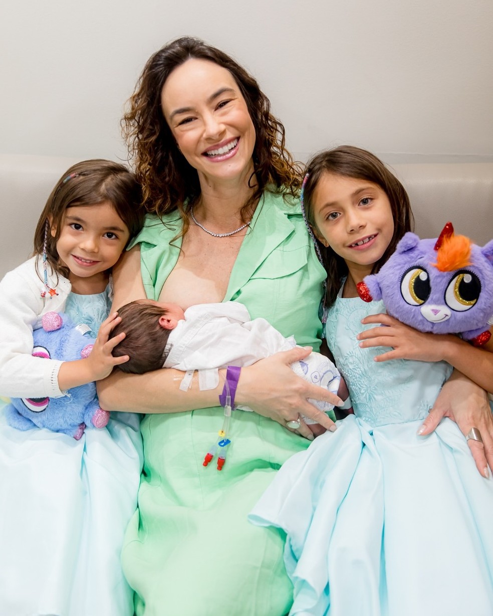 Atriz Naiumi Goldoni apresenta terceiro filho e explica nome do bebê ...