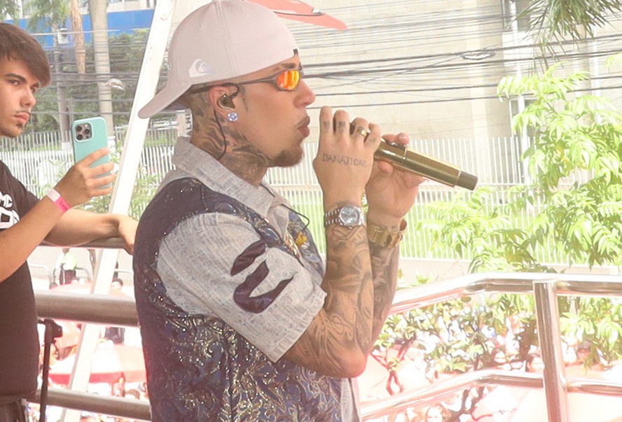 MC Daniel faz primeiro show no Carnaval após nascimento do filho, Rás ...