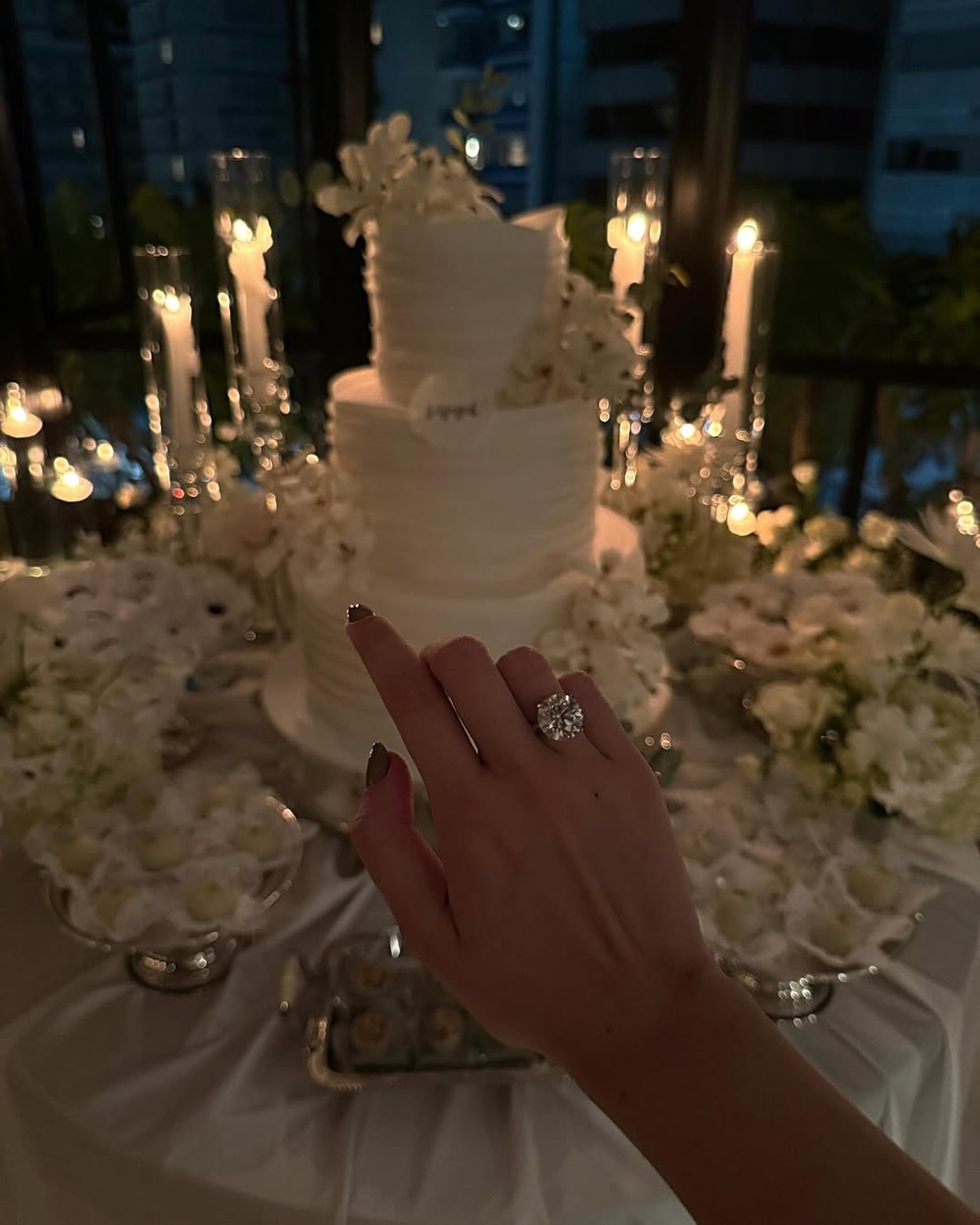 Franciny Ehlke e Tony Maleh celebram noivado com festa