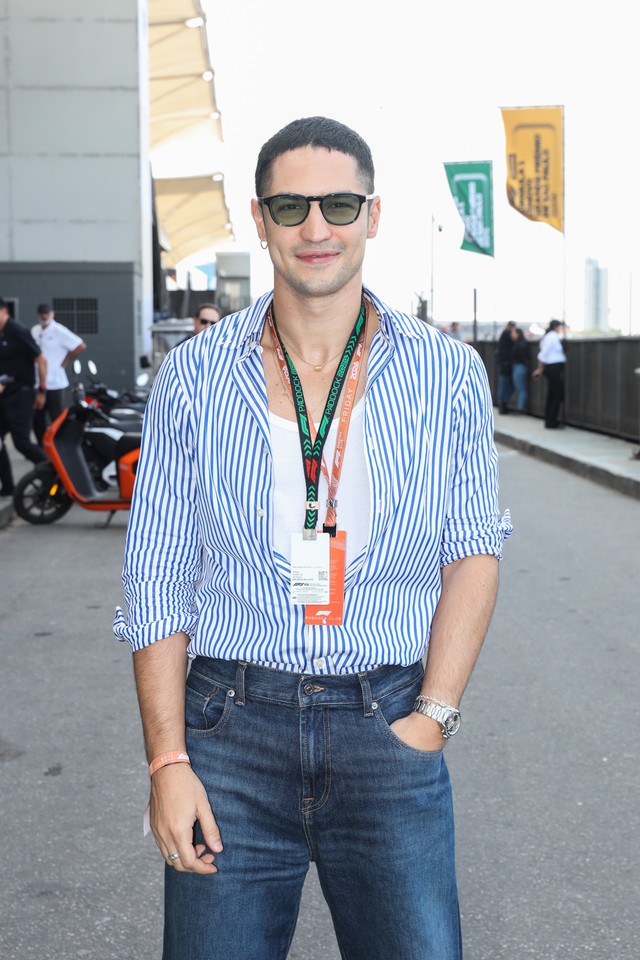 Estrelas de 'Senna', Gabriel Leone e Matt Mella se encontram em treino ...