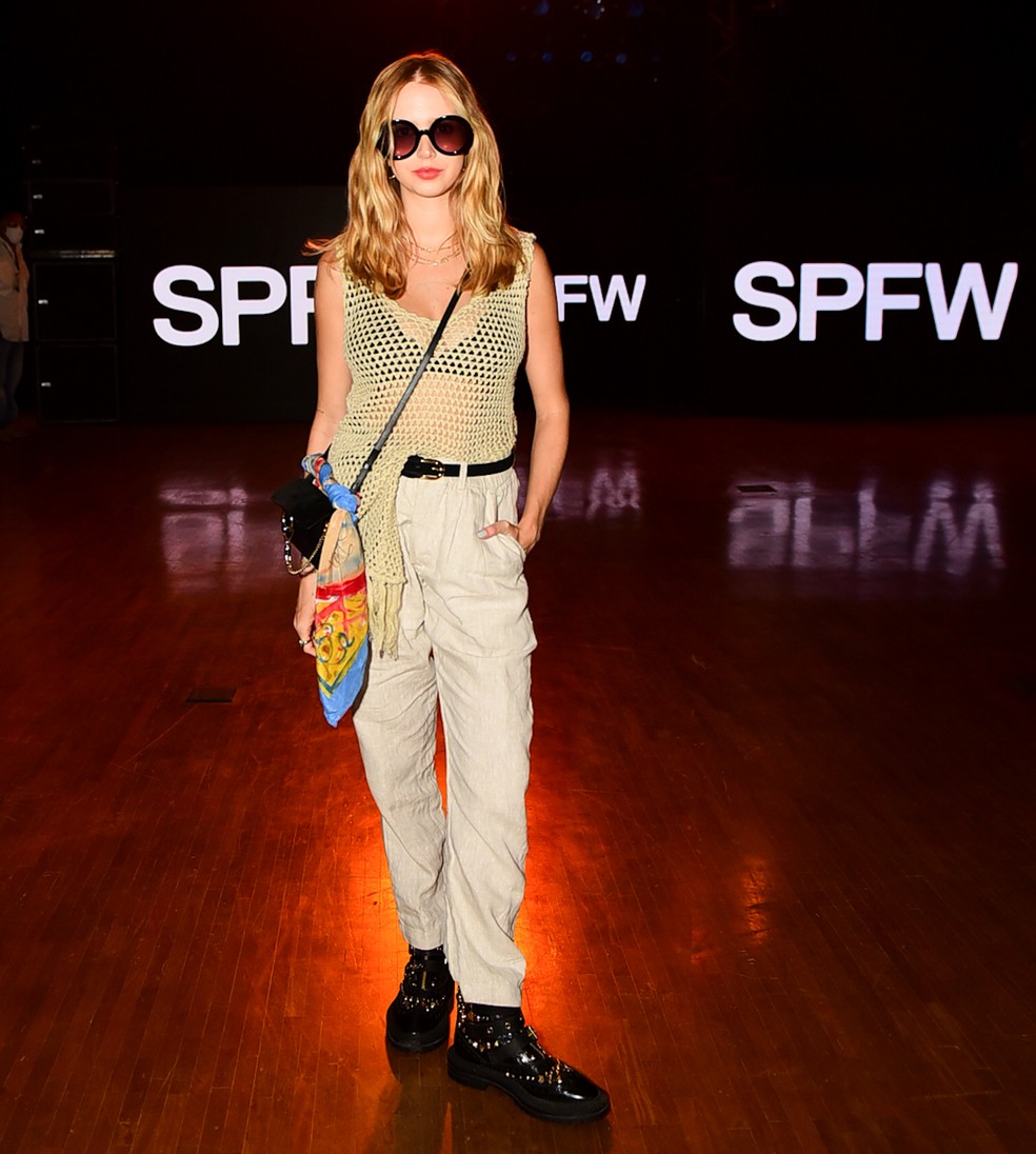 Famosos prestigiam terceiro dia de desfiles da SPFW