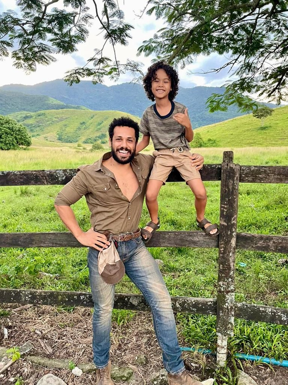 'Terra e Paixão': Matheus Assis e Amaury Lorenzo revelam bastidores das cenas do sequestro