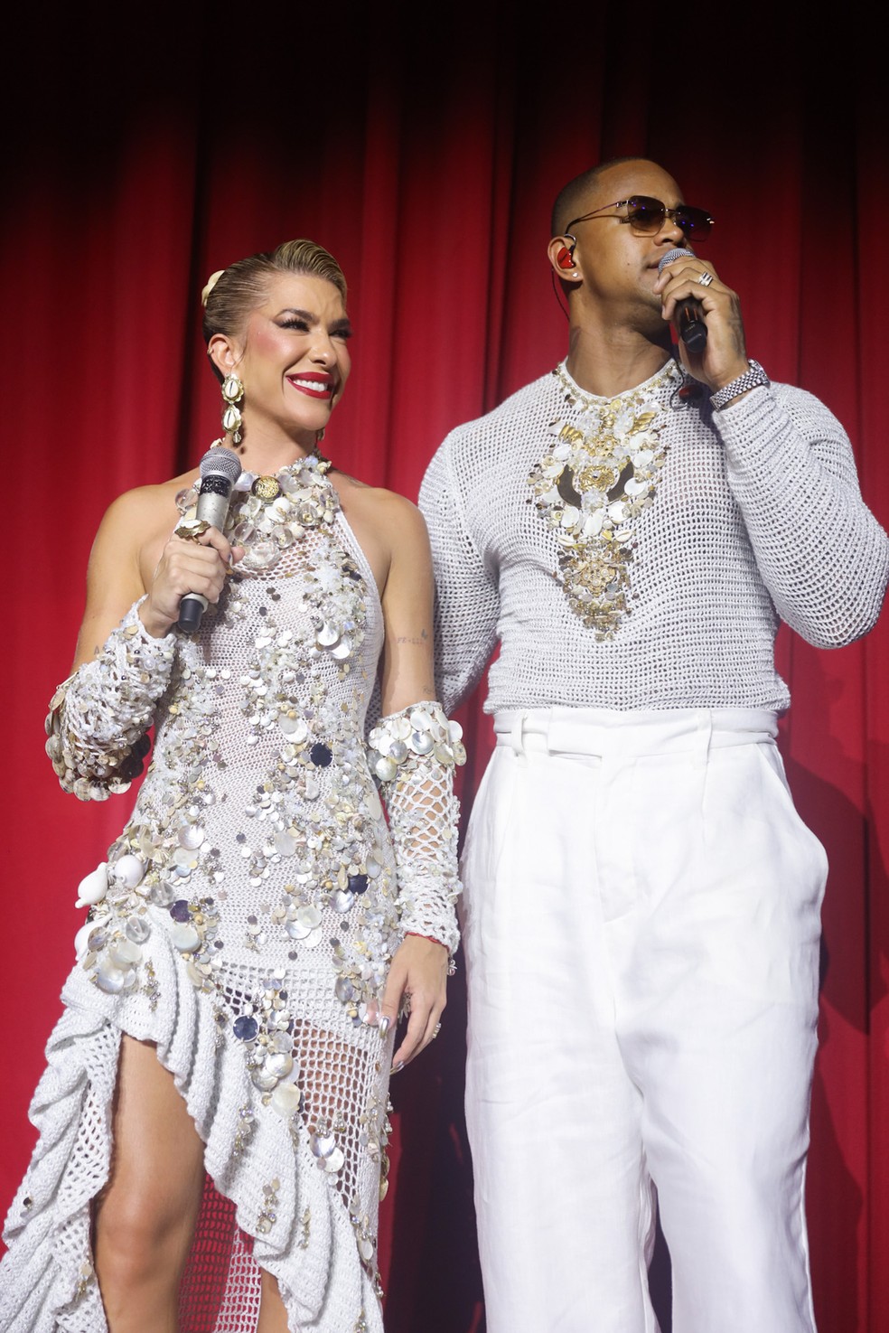 Léo Santana usa relógio de luxo cravejado de diamantes; veja valor