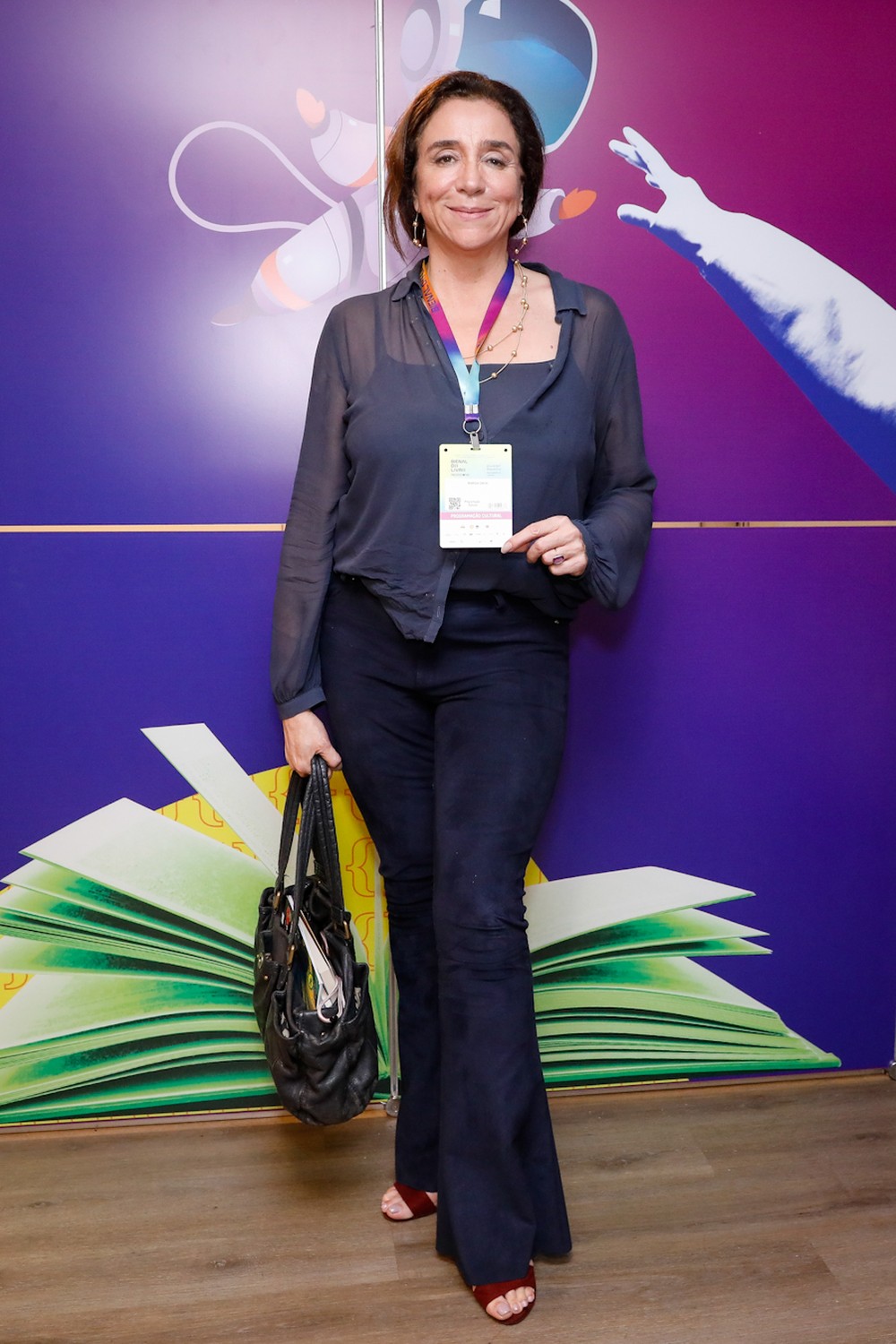 Vera Holtz faz leitura de sua peça na Bienal do Livro no Rio