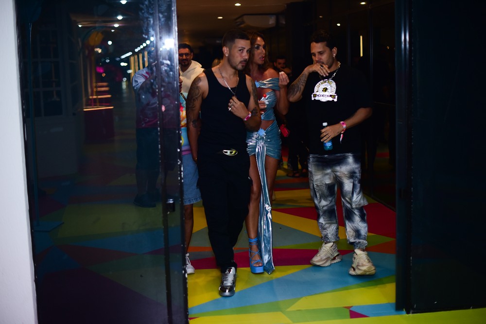 Separados, Carlinhos Maia e Lucas Guimarães chegam juntos à Farofa da GKay