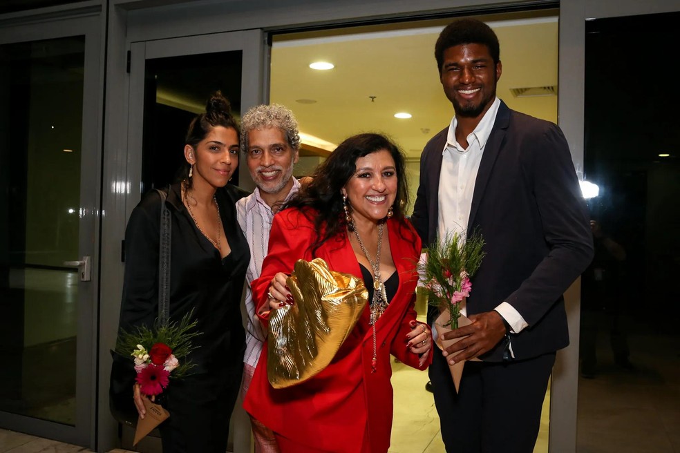 Elenco prestigia festa de lançamento de 'Todas as Flores' no Rio