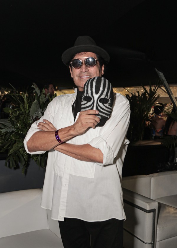 Após harmonização facial, Mister M curte desfiles de Carnaval em São Paulo