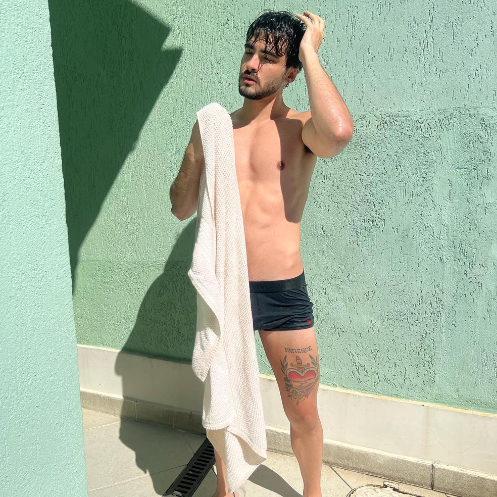 De sunga, ex-ator mirim José Victor Pires agita a web com corpo sarado