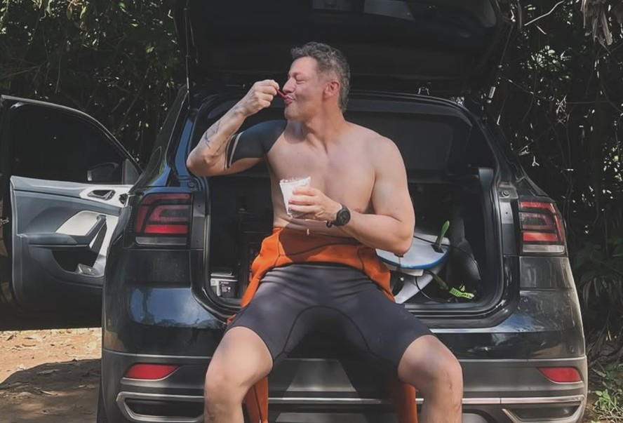 Lucas Lima abre álbum de fotos e exibe momentos ao lado de Theo, seu filho com Sandy