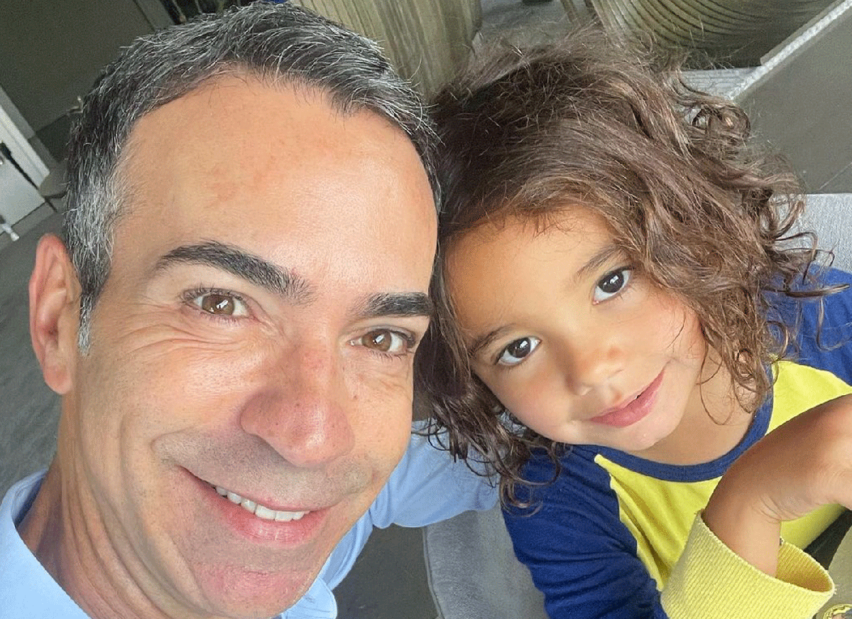 Cesar Tralli mostra café da manhã com a filha, e se derrete por ela