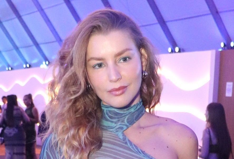 Rhaisa Batista, de 'No Rancho Fundo', usa vestido supertransparente e ...