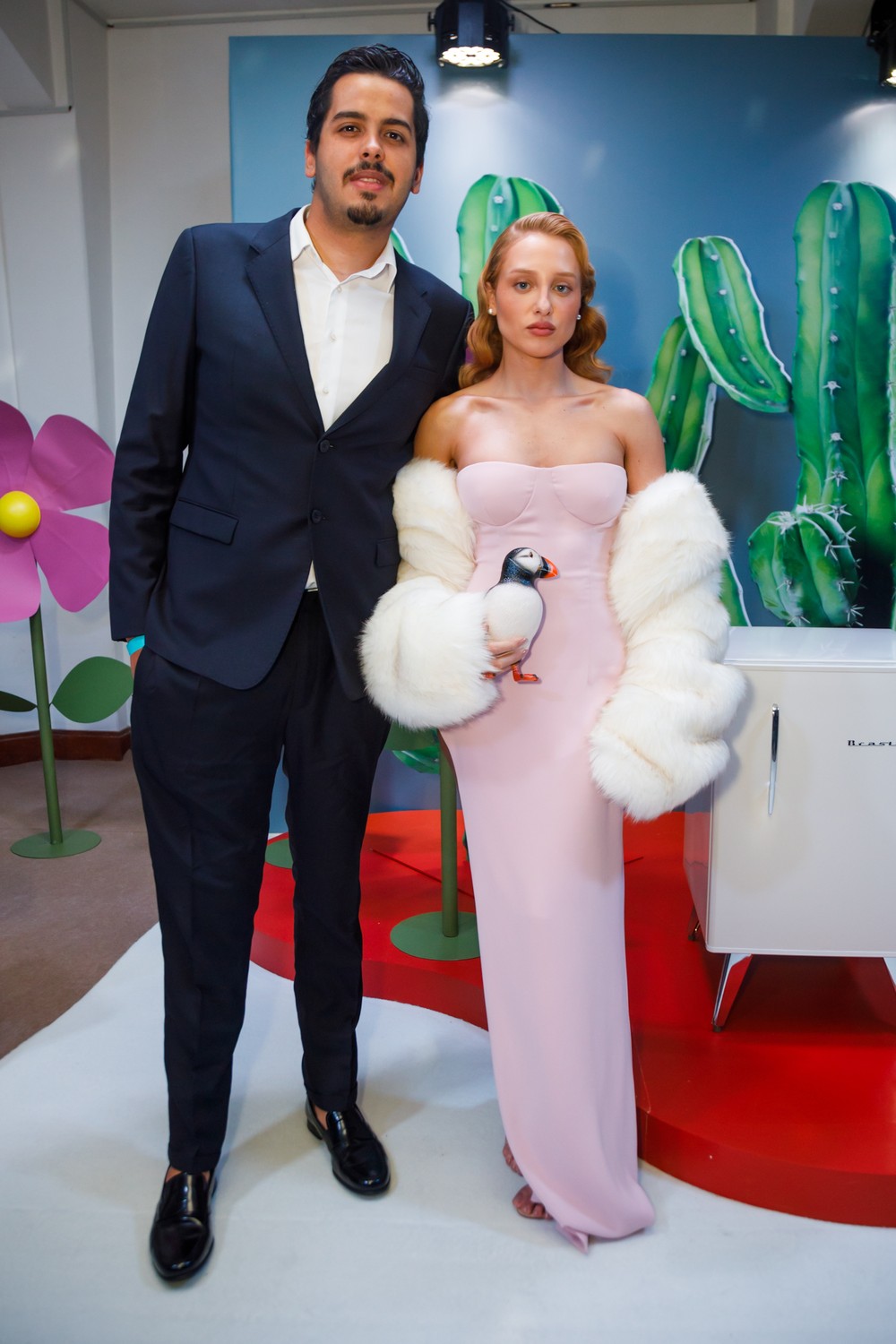 Malu Borges detalha reação após ser notada por Hailey Bieber ...