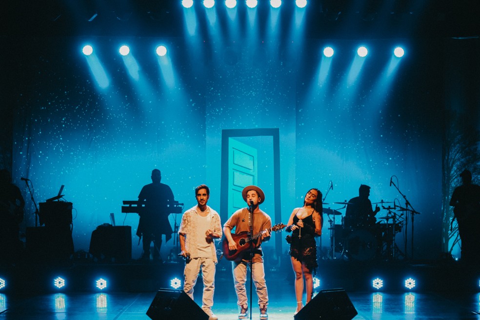 Em clima de romance, Lexa e Ricardo Vianna vão juntinhos a show da ...