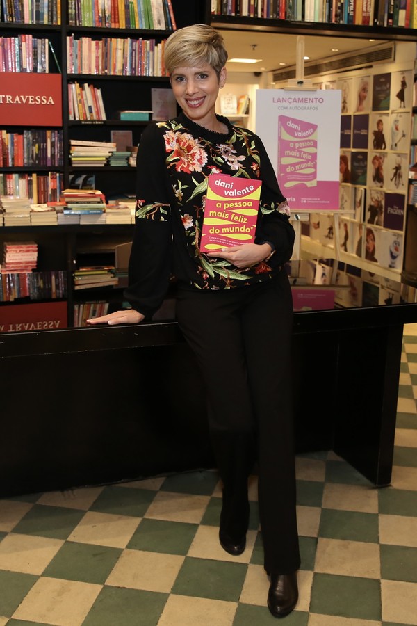 Dani Valente lança livro no Rio com a presença de famosos; fotos