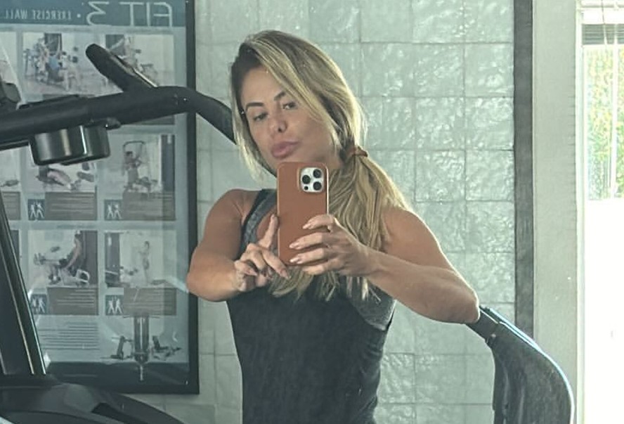 Poliana Rocha, esposa de Leonardo, mostra 'bumbum na nuca' em treino ...